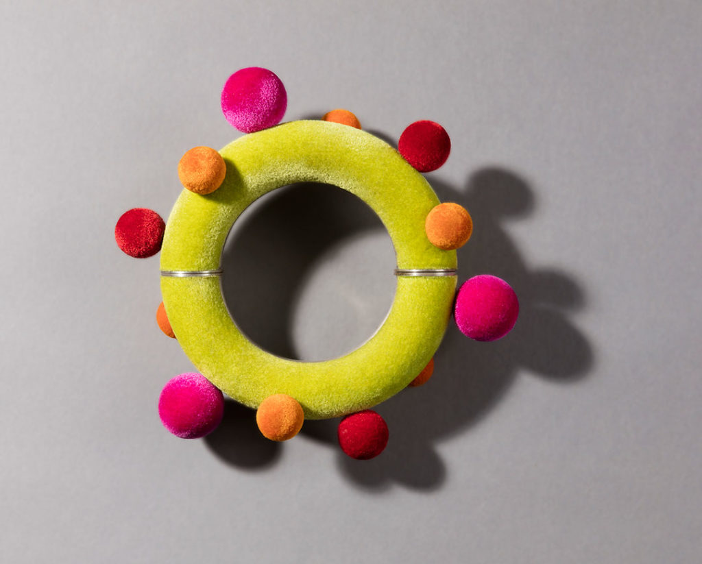 La joyería como obra de arte se exhibe en Nueva York | COMPLOT Magazine